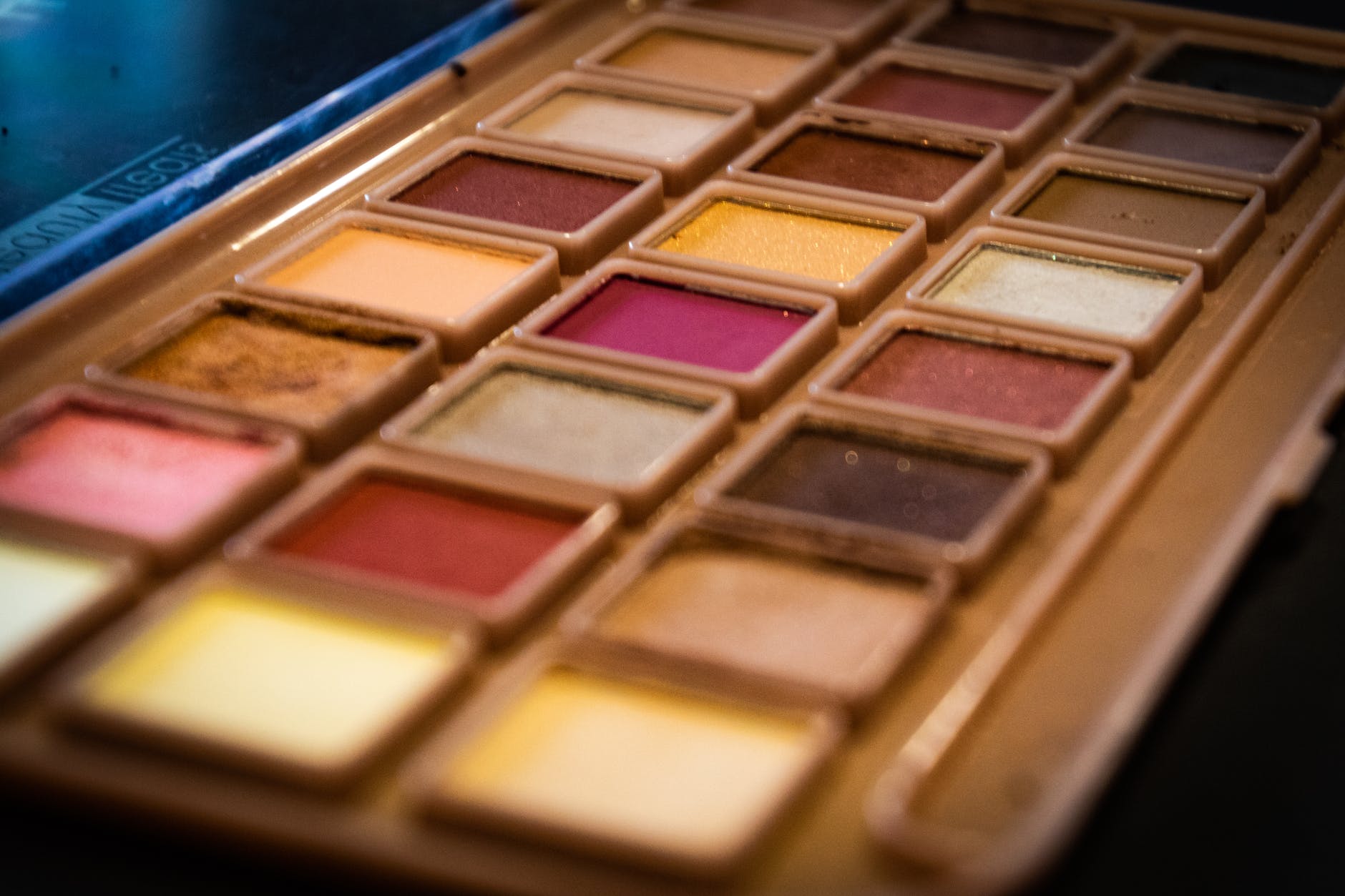Cool Crafts With Old Eyeshadow