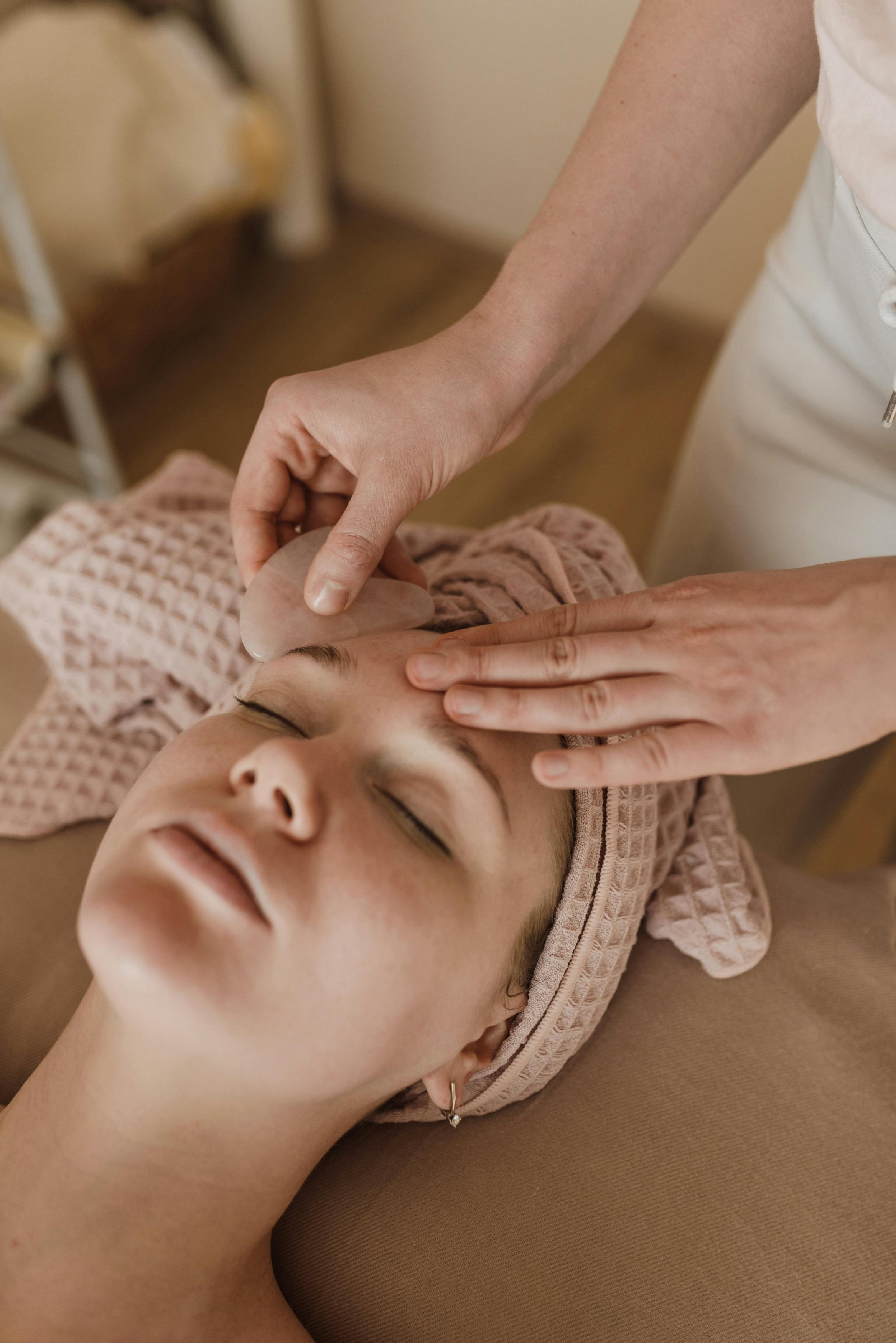 What Does a Gua Sha Tool Do: The Beauty Benefits Explained